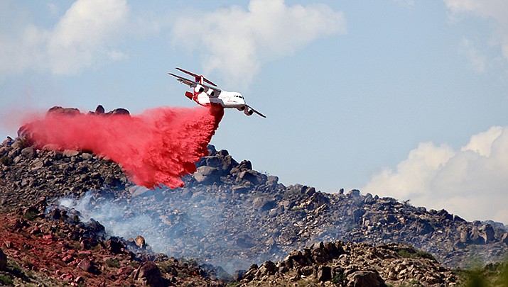 Air drop helps firefighters stop wildland fire near Kingman | Kingman ...
