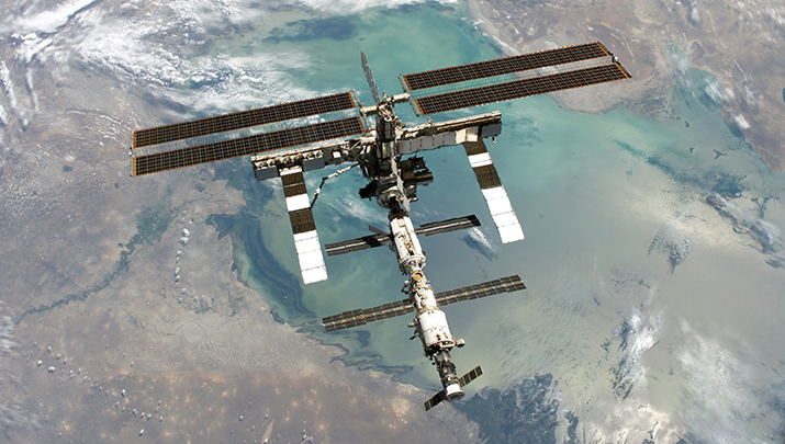 Biggest International Space Station crowd in decade after SpaceX ...