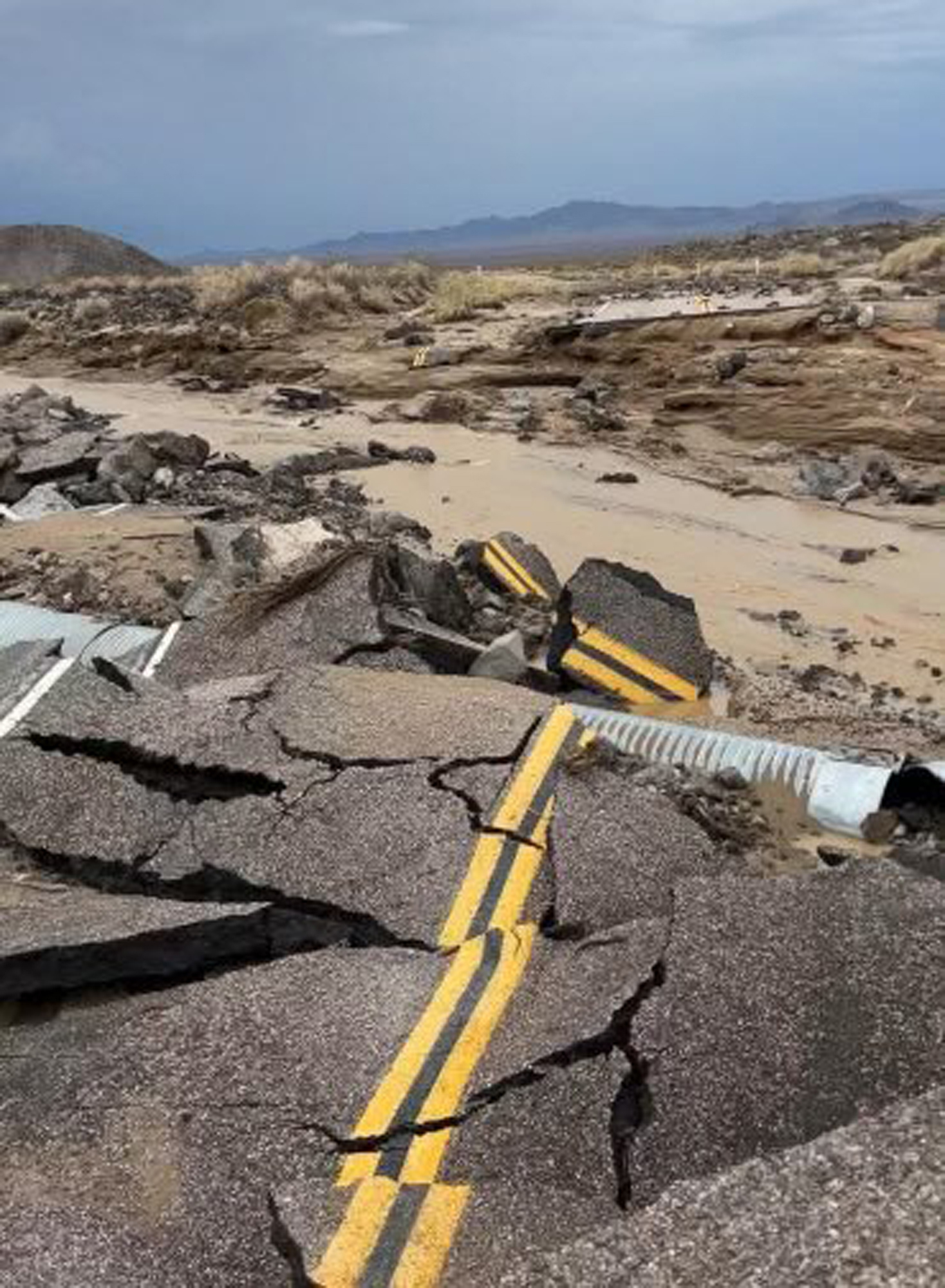 Flash Floods Close Roads Into Death Valley National Park The Daily